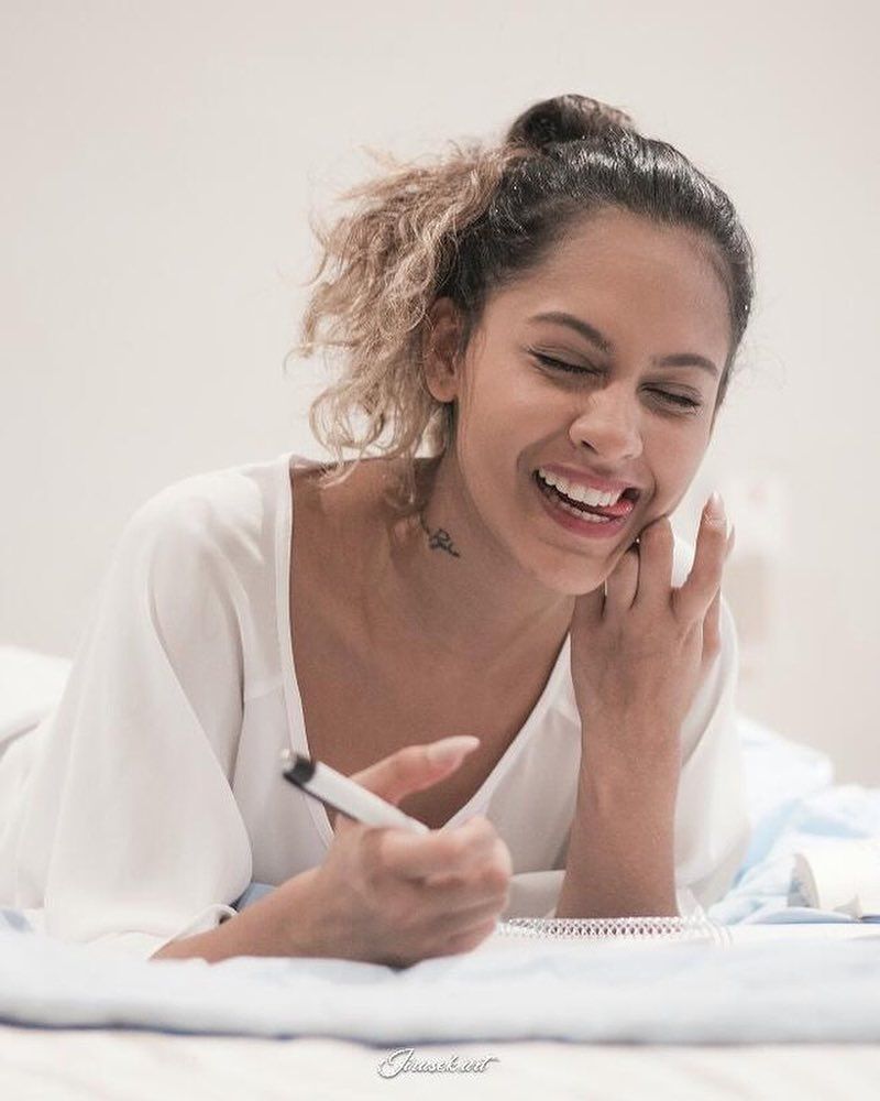 Conocé a Danna Meza: la voz detrás de Leal