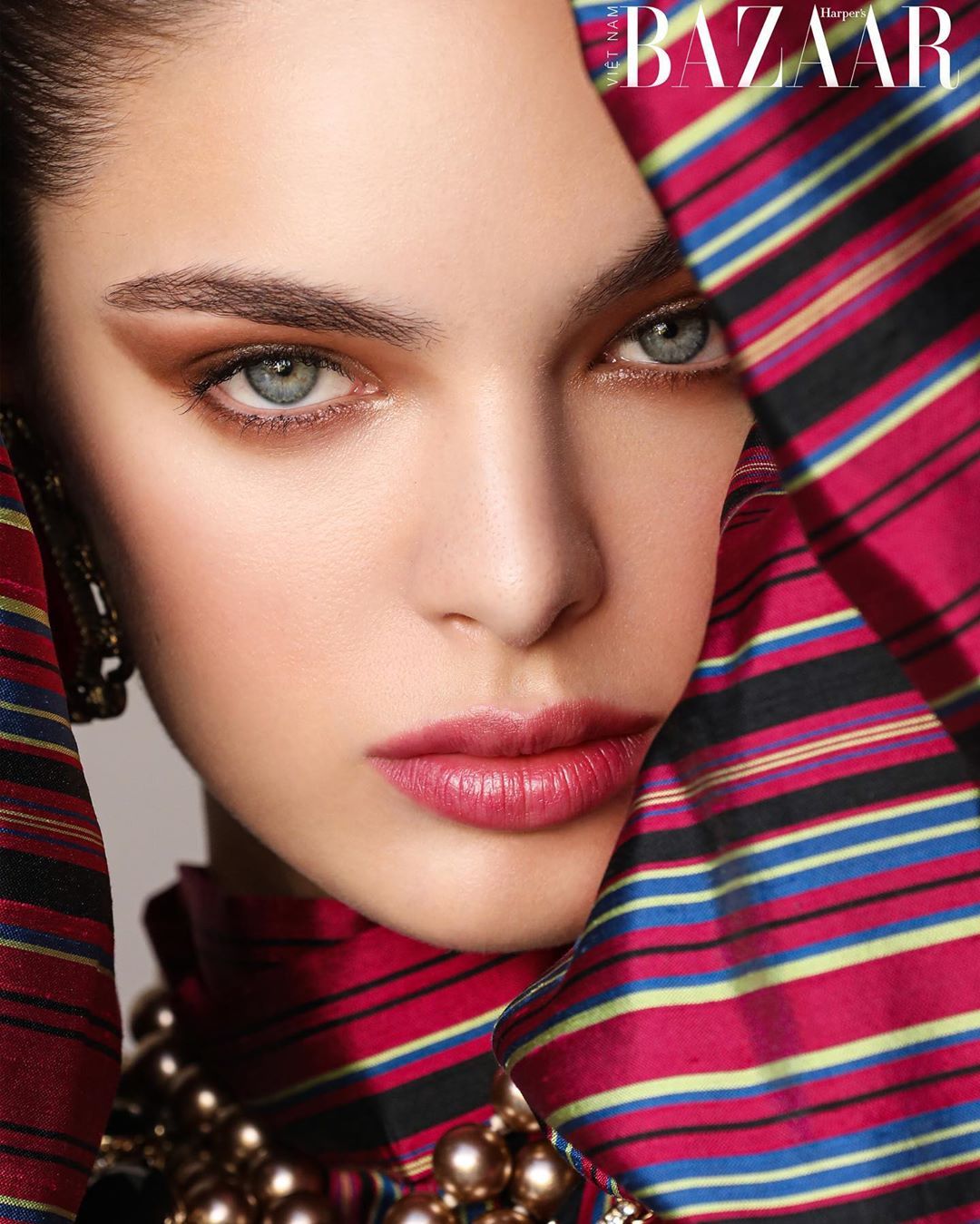 Modelo paraguaya deslumbra en la portada de Harpers Bazaar