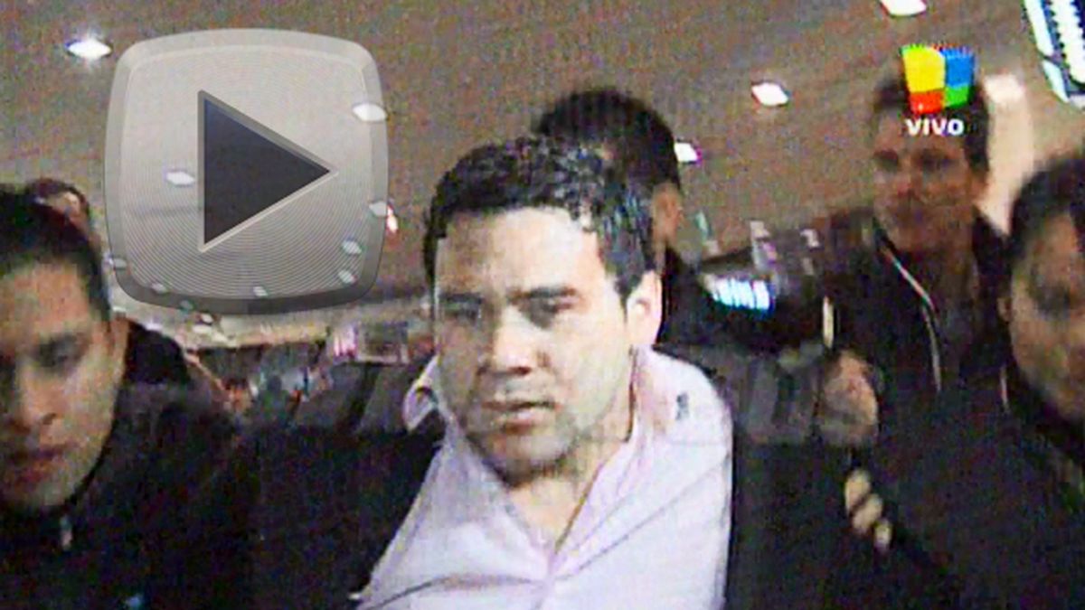 Todas las imágenes de la agresión en Ezeiza a Martín Rojas