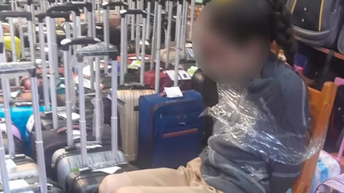 Entró a robar a un local, la atraparon y la ataron a una silla hasta ...