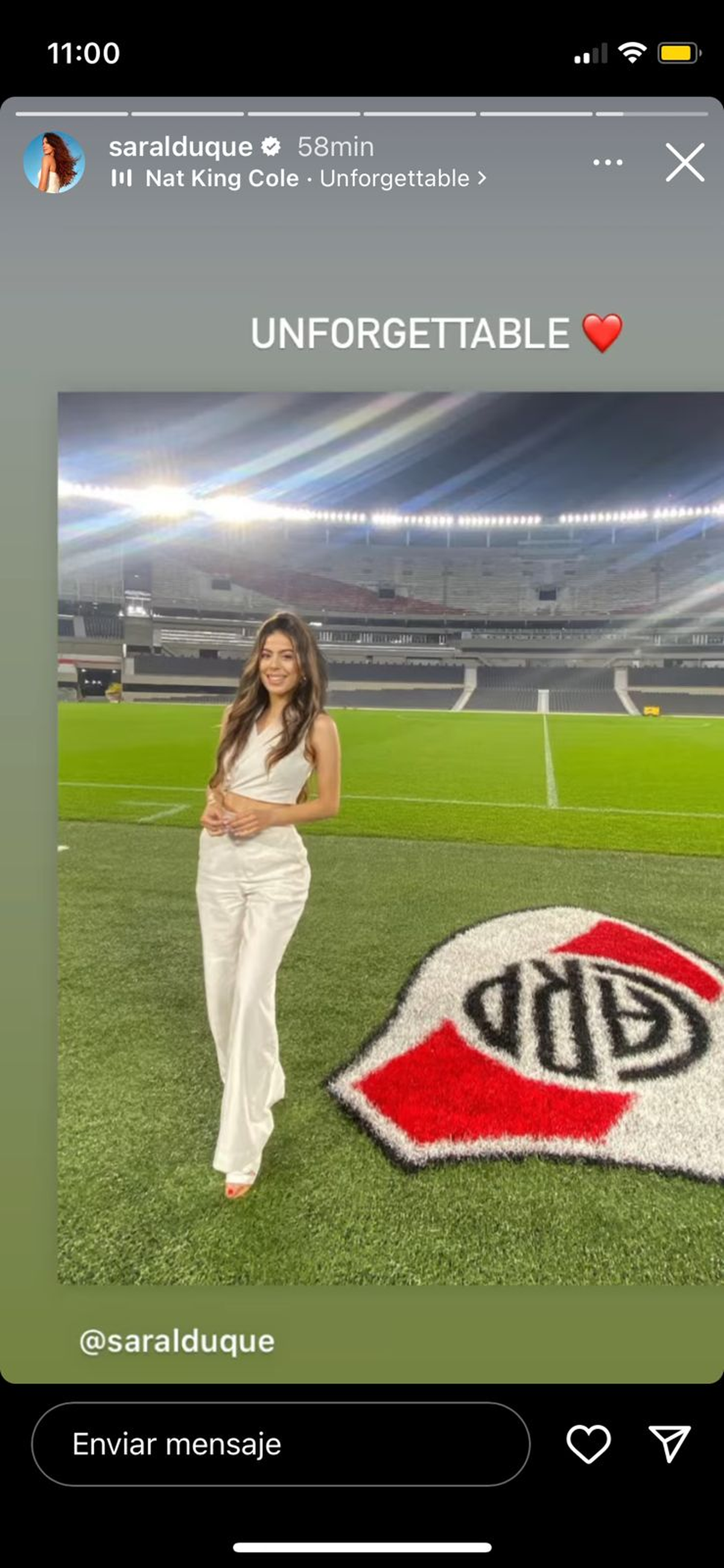 El jugado look de Sara Duque, la profesora de inglés de Julián Álvarez ...