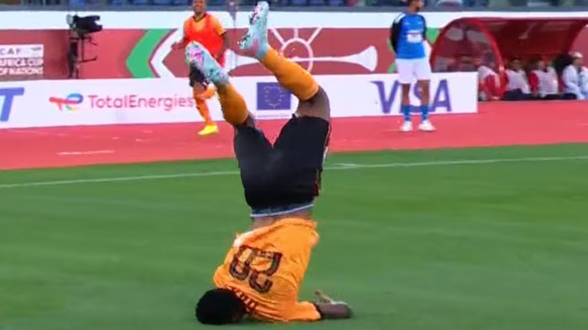 El festejo que casi termina en tragedia: la pirueta de un futbolista ...