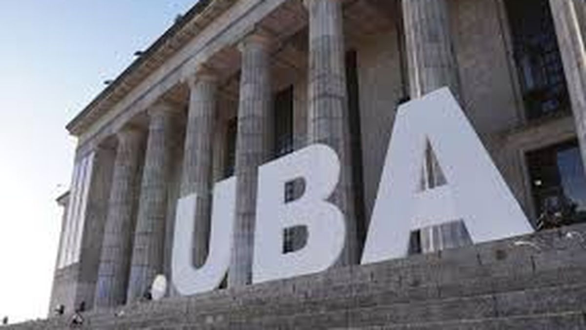 Abrazo simbólico al Hospital de Clínicas de la UBA: corte y tensión entre médicos y la Policía