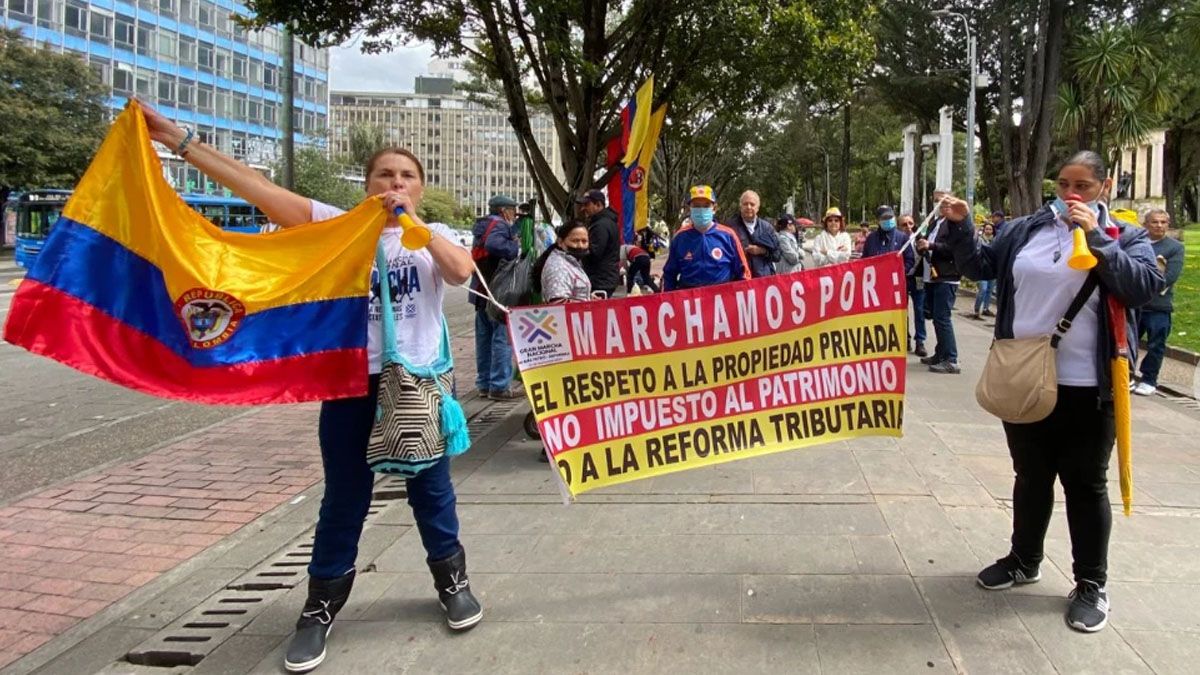 Colombia: el presidente Gustavo Petro enfrenta las primeras marchas en ...