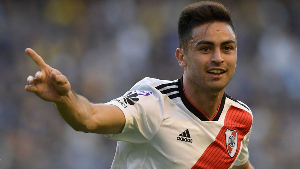 Un golazo de Scocco le rompió el arco a Rossi y puso 2-0 a River ante Boca