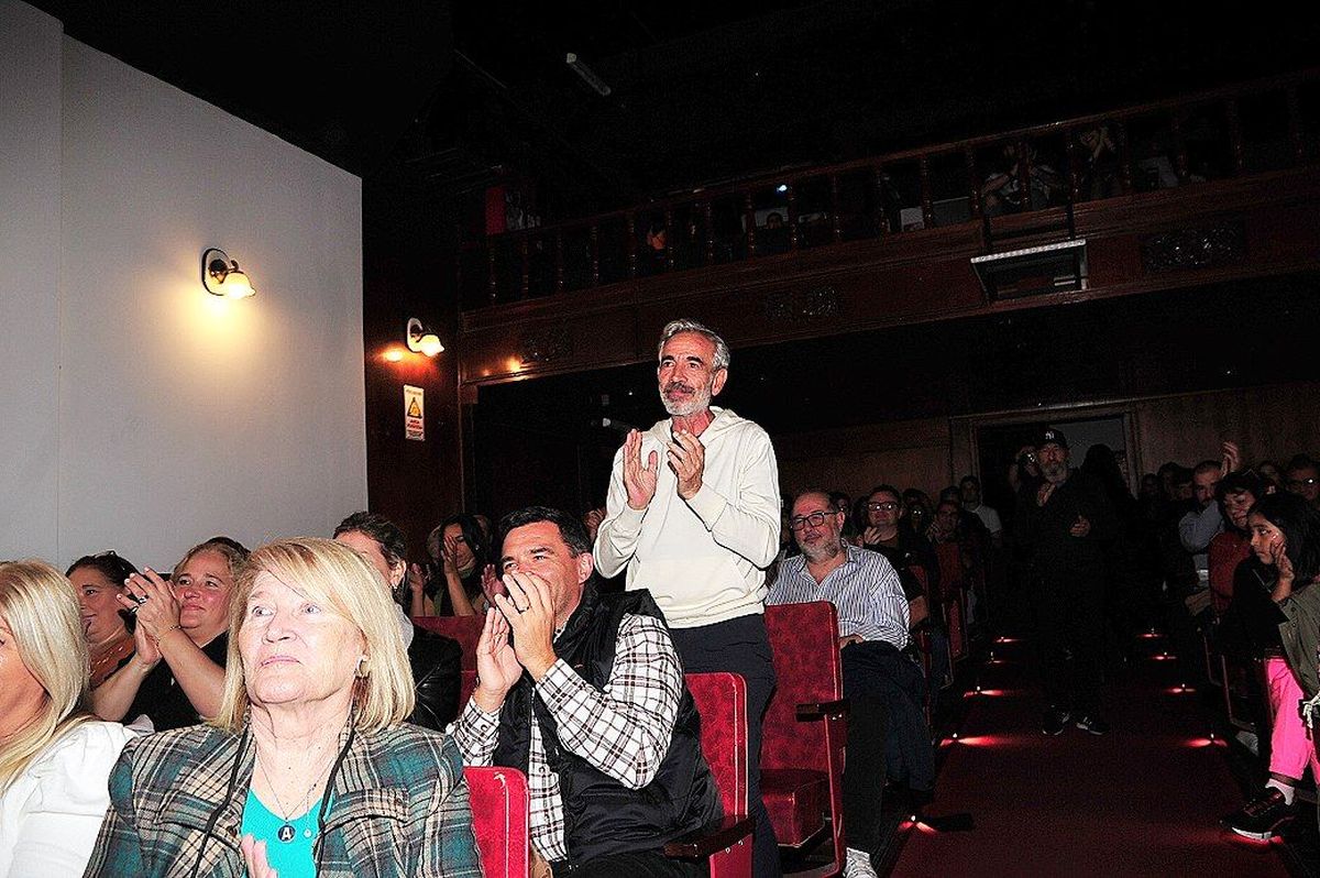 Imanol Arias aplaudió de pie a su amigo Fabián Vena en la comedia La ...
