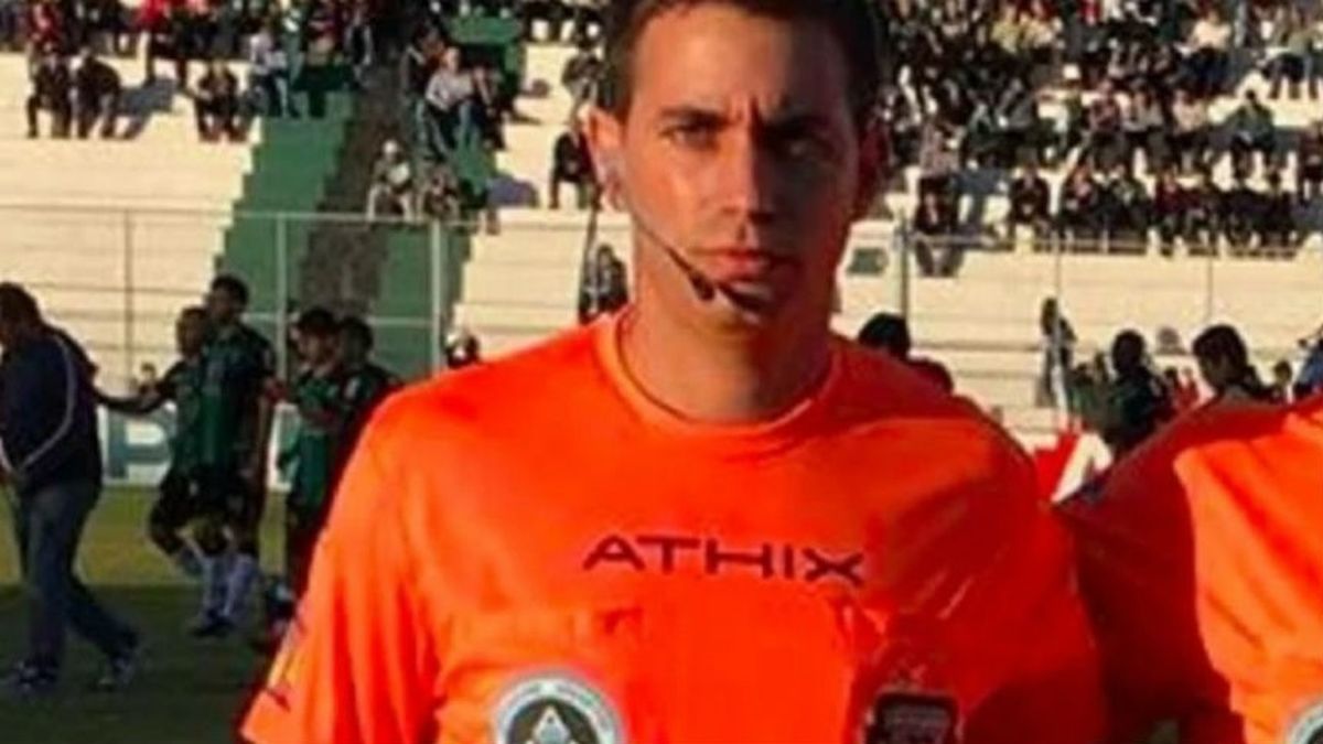 El juez de línea Martín Bustos fue nuevamente detenido por un escándalo ...