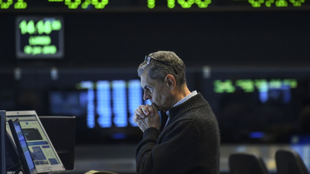 Crece la desconfianza de los inversores y se dispara el riesgo país ...