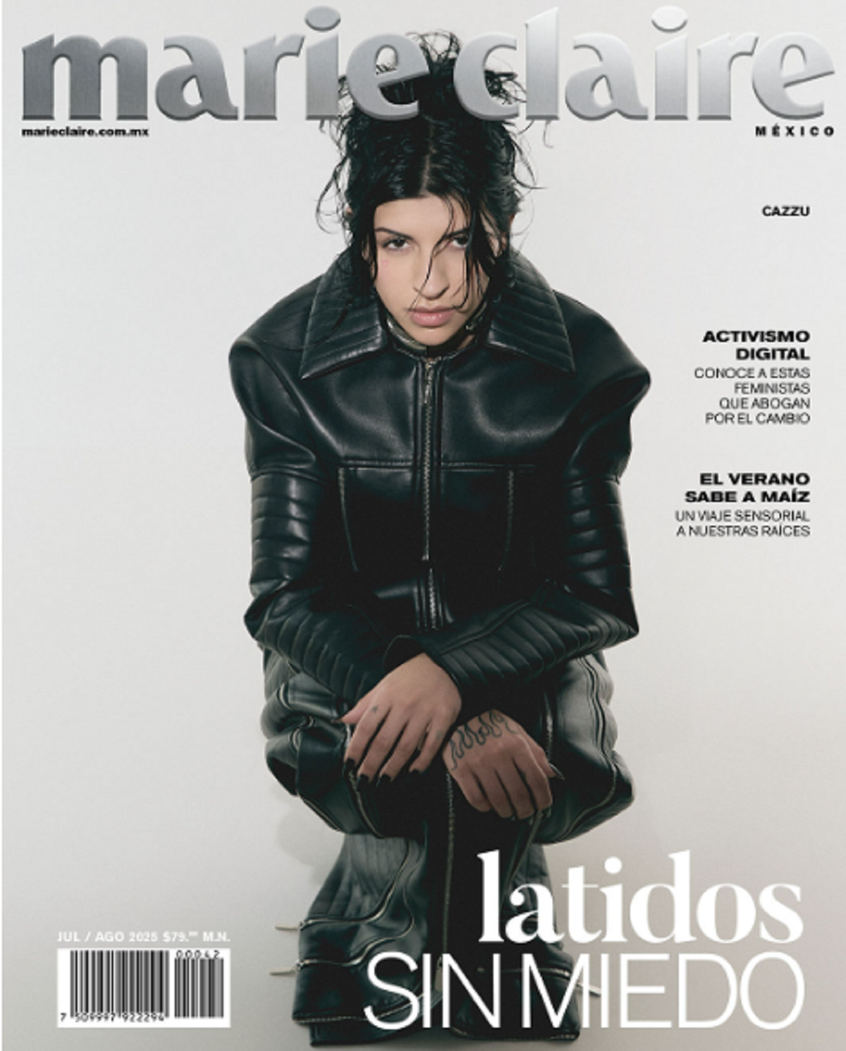 Batiendo récord con su nuevo álbum, Cazzu deslumbra al mundo