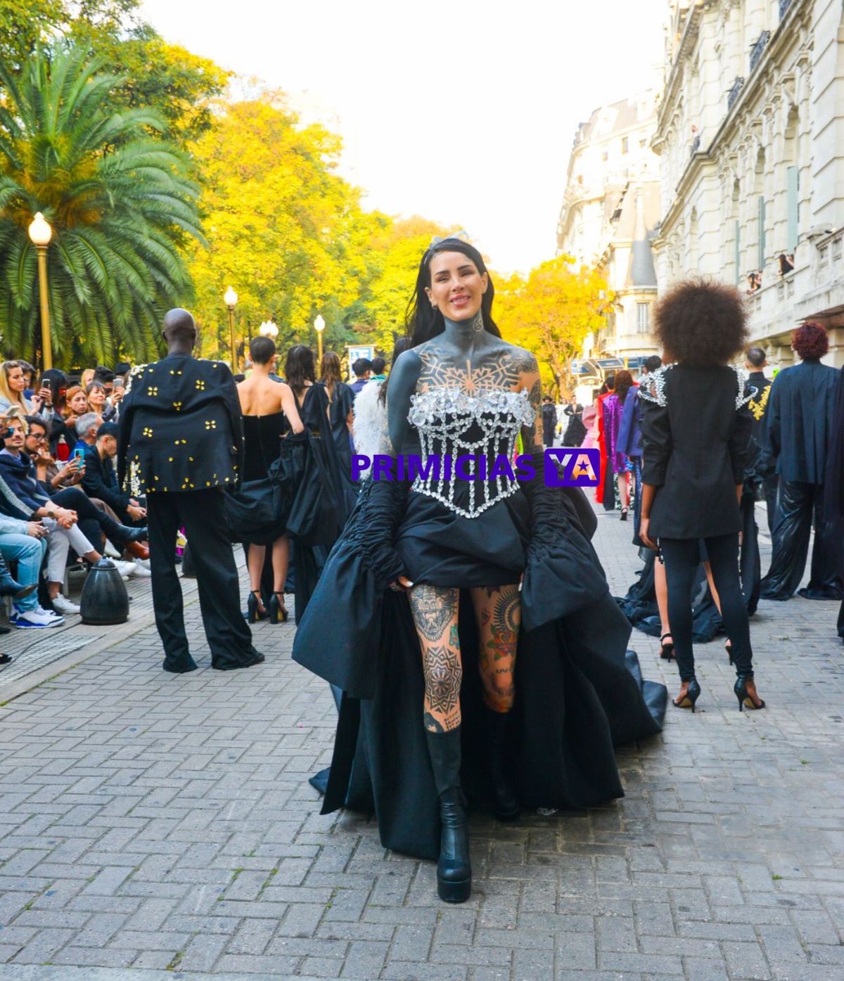 Cande Tinelli deslumbró con su vestido de novia gótica en el Argentina ...