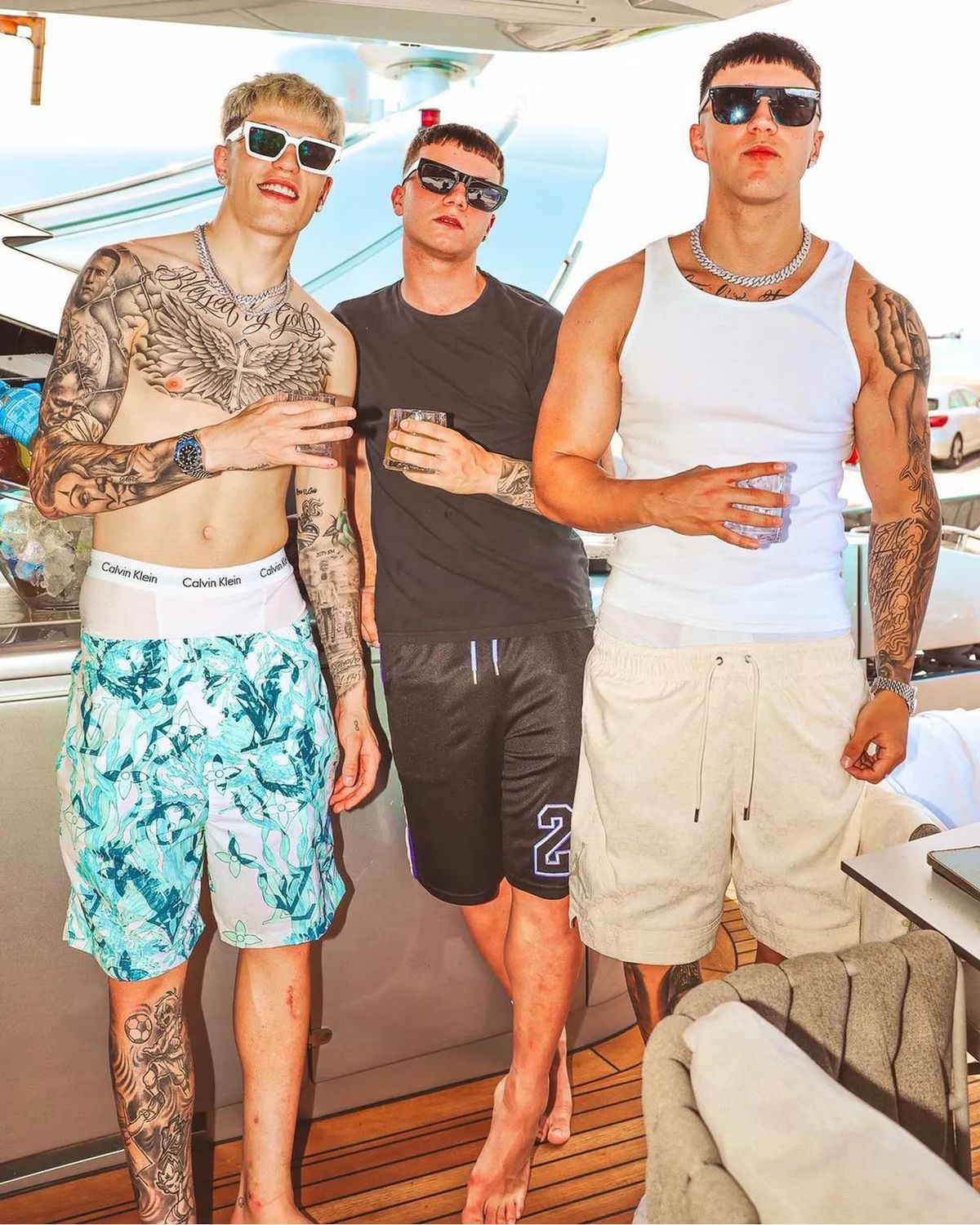 Las vacaciones de Alejandro Garnacho: súper yate de 10 mil euros por ...