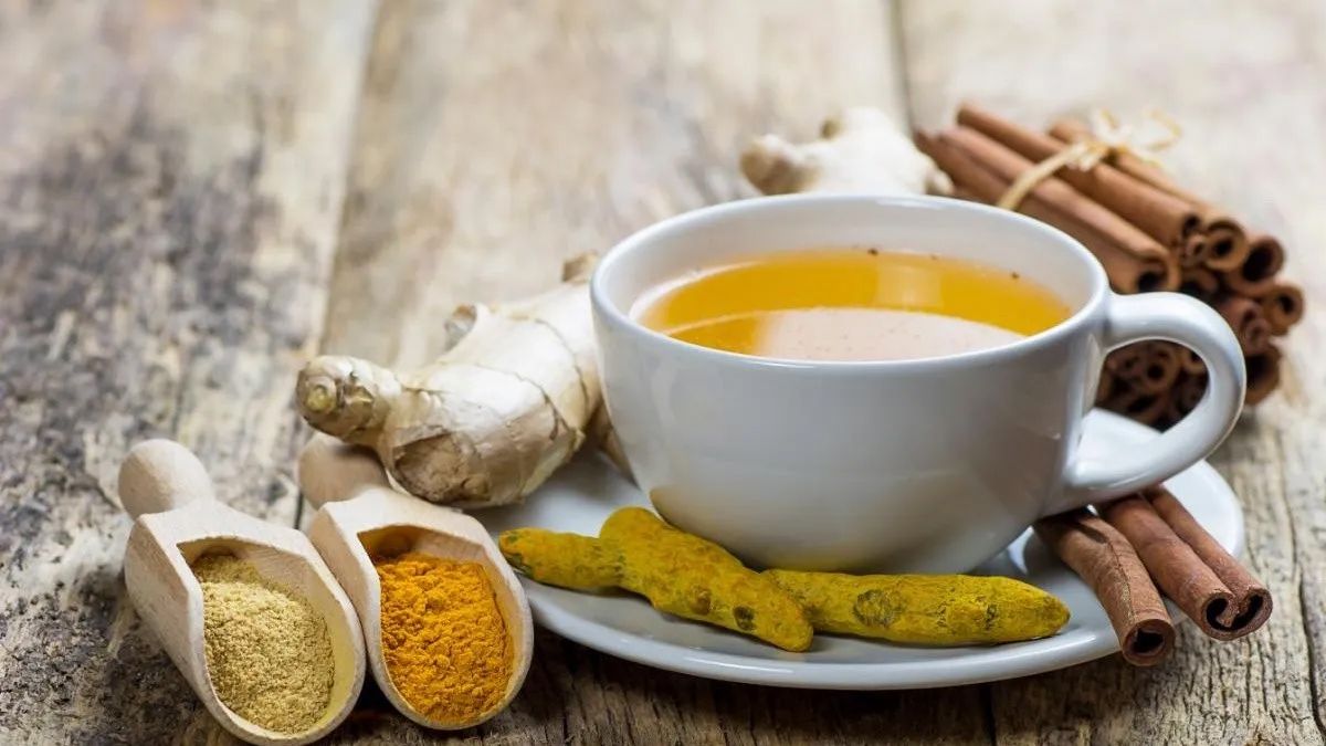 Receta del té de cúrcuma y jengibre: cómo prepararlo