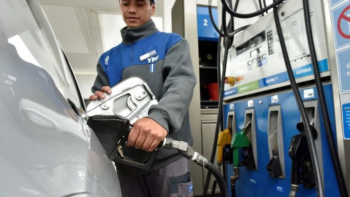 Otro aumento de los combustibles: cuánto costará llenar el tanque de nafta de un auto