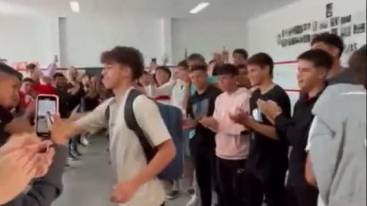 Debutó en la primera de Estudiantes a los 17 años y así lo recibieron ...