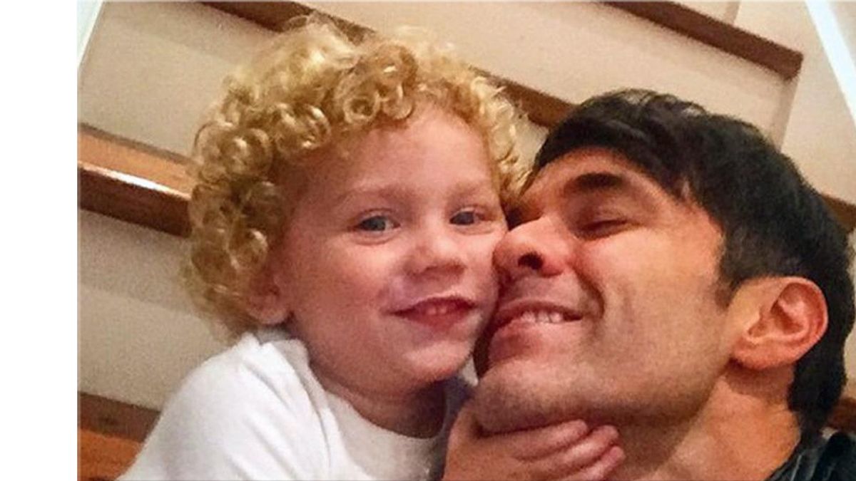 ¡Escuchá como canta! Milo, el fan número uno de Mariano Martínez