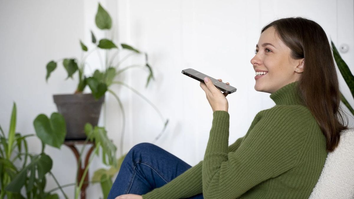 Qué significa escuchar los mensajes propios de WhatsApp, según la ...