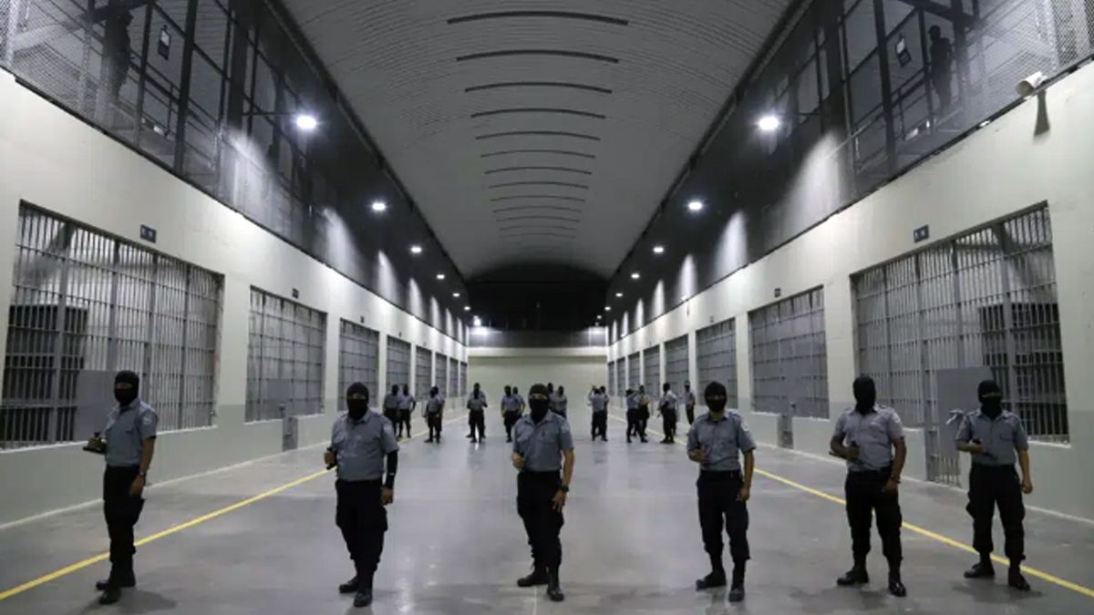 Exclusivo GPS | Así es por dentro la mega cárcel para pandilleros que ...