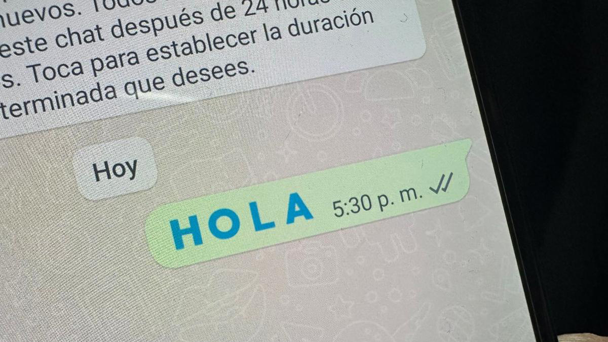Letras azules en WhatsApp que enloquecen