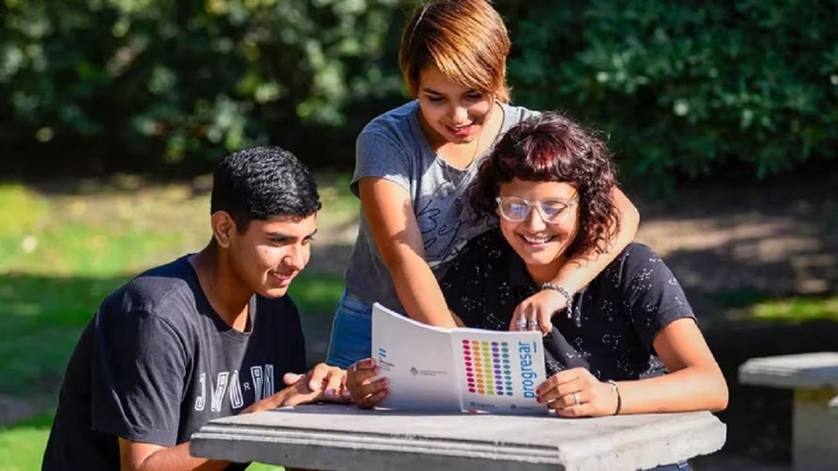 BECAS PROGRESAR 2024: cómo saber si cobro en MAYO con un simple paso