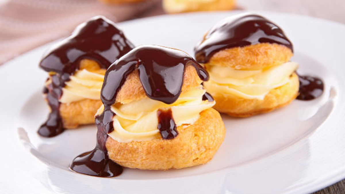Cómo hacer profiteroles rellenos de crema pastelera: la receta de ...