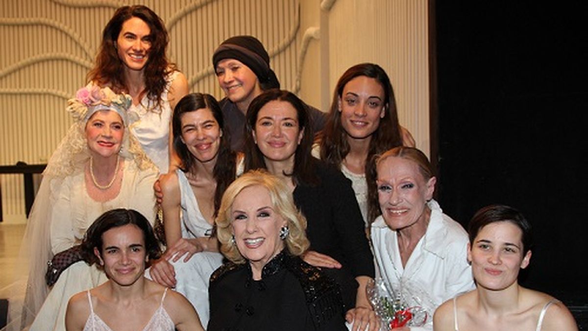 Mirtha se emocionó y saludó a Norma Pons por su cumpleaños