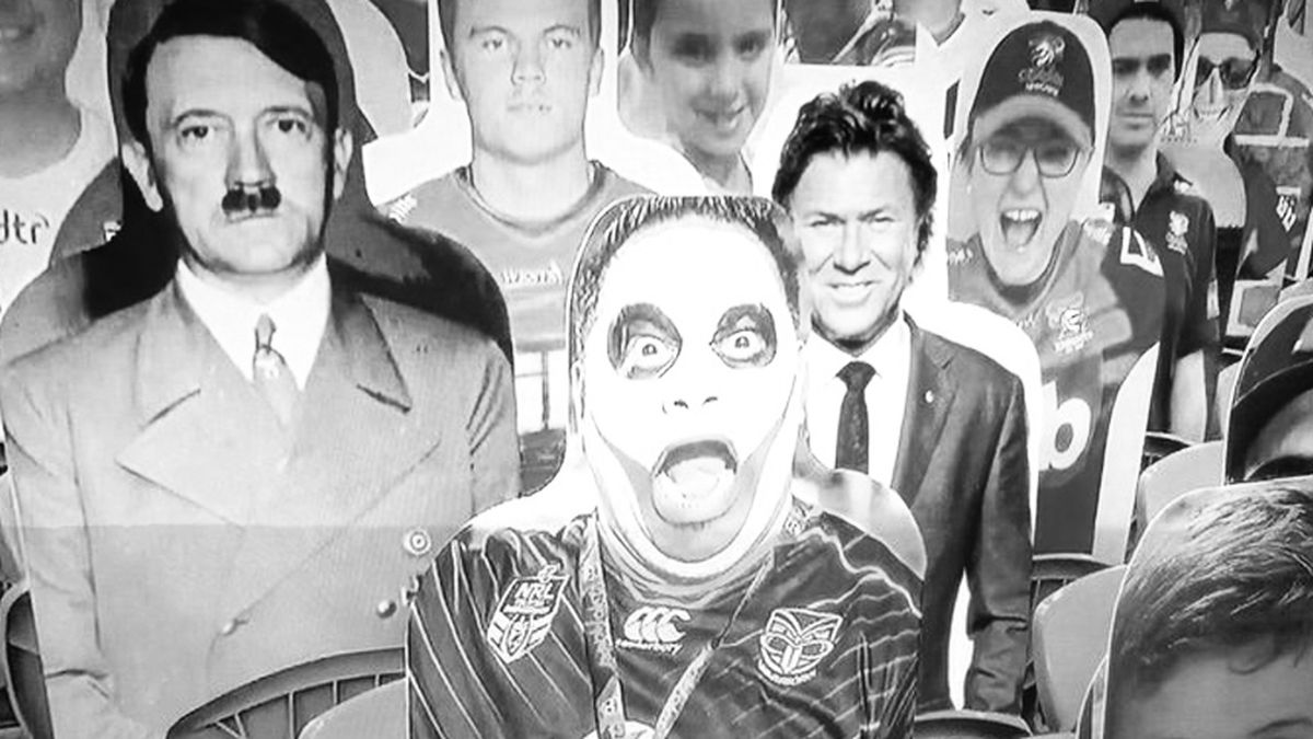 Aberrante: apareció la imagen de Adolf Hitler en la tribuna de un ...