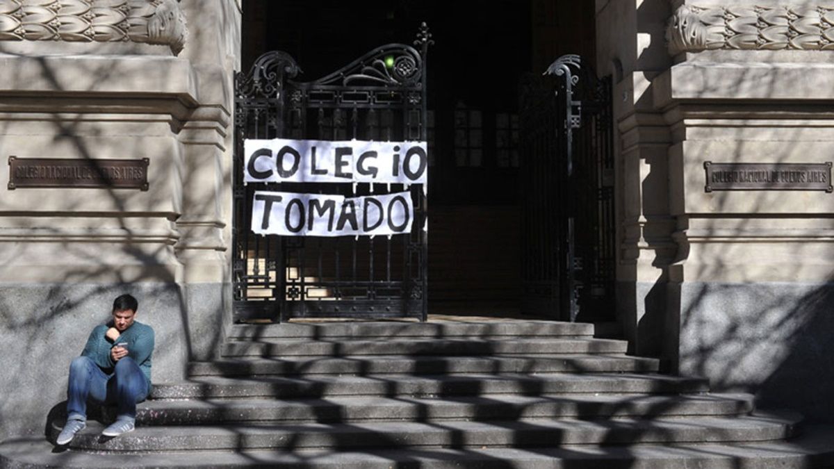 Alumnos volvieron a tomar el Colegio Nacional de Buenos Aires