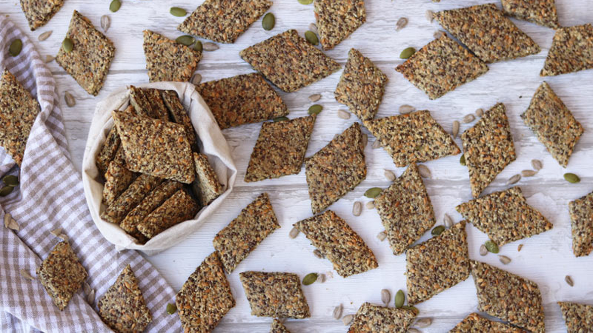 Crackers saladas saludables: el snack casero que sorprende por su simpleza