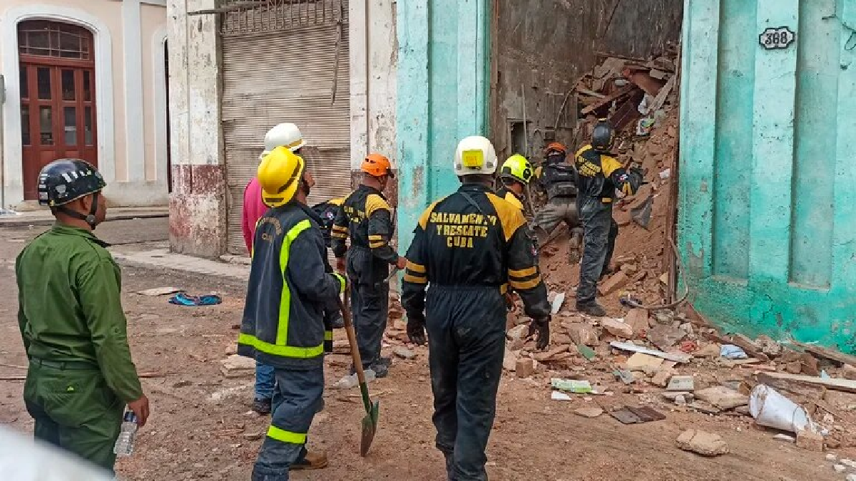 Dos muertos y un desaparecido por el derrumbe de un edificio en Cuba