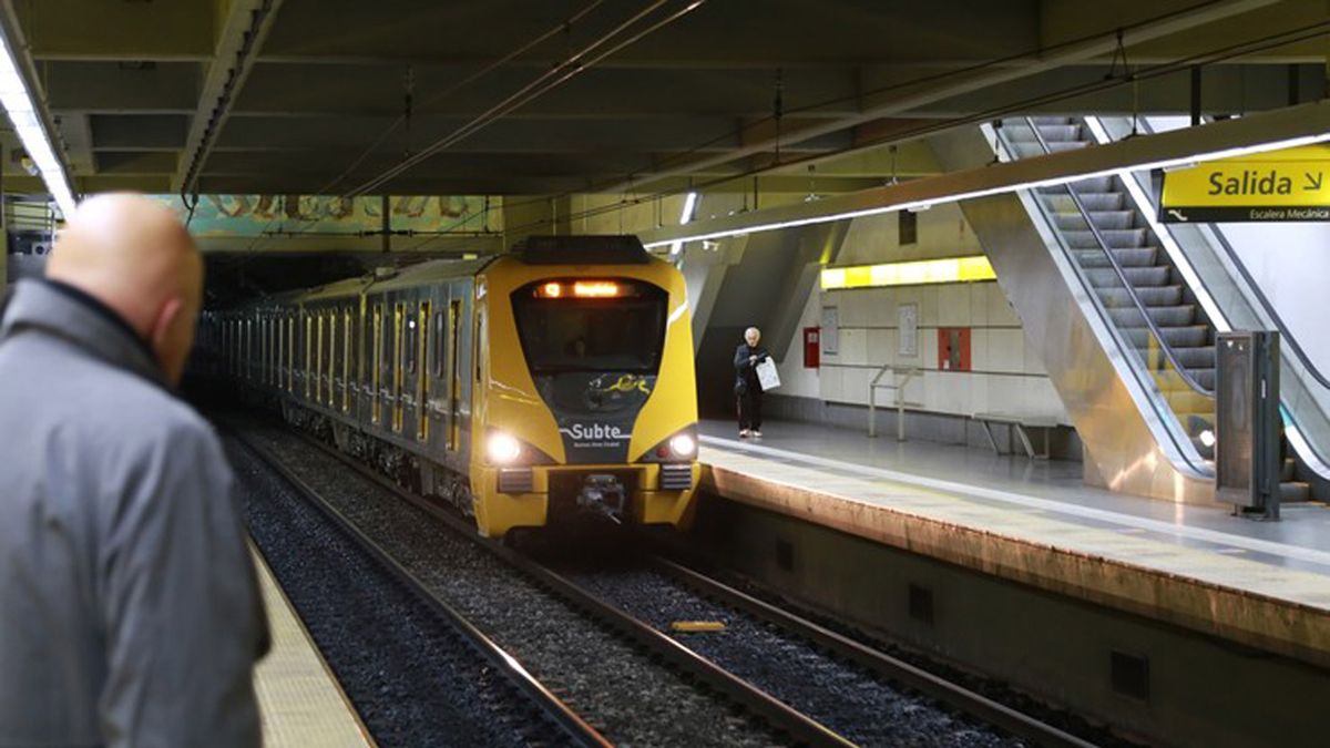 Línea C del subte: los trabajadores del subte paran y liberan molinetes