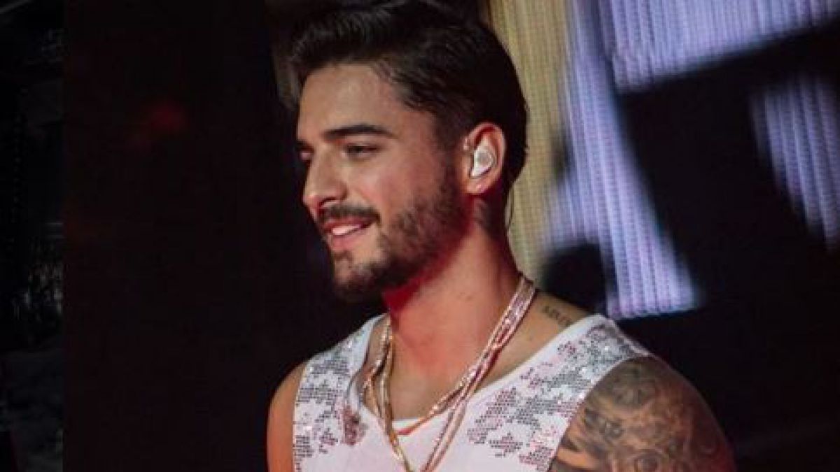 ¡Mirá cómo Maluma se comió a besos a una fanática en pleno escenario!