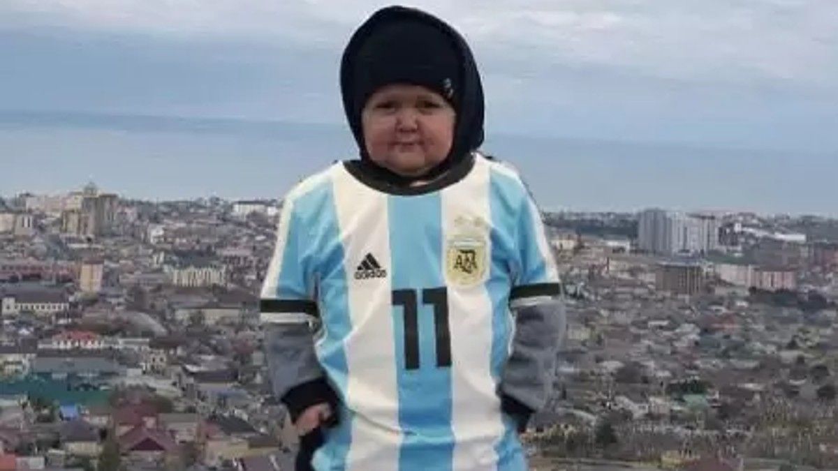 La pelea del siglo: Mike Tyson se enfrentó a Hasbulla y quiso morderle ...