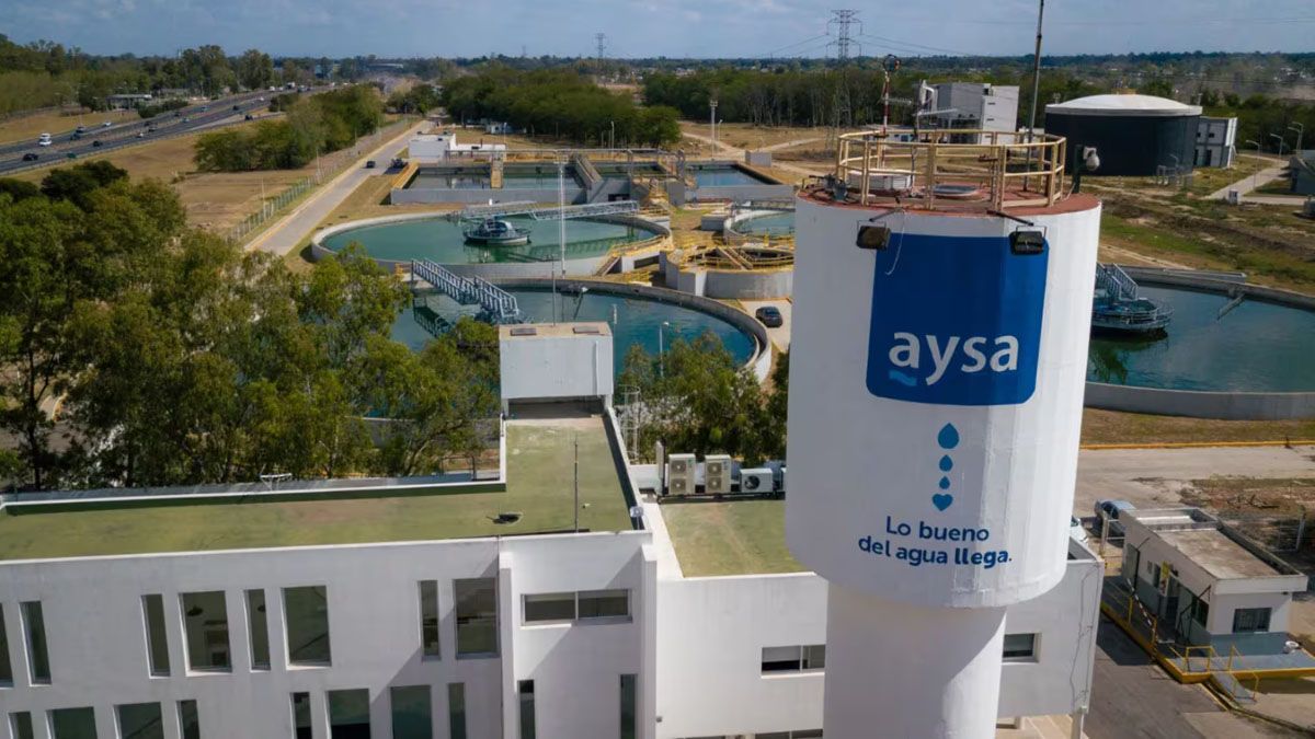 El Gobierno inició el proceso de privatización de AySA: en qué plazo debe concretarse la operación