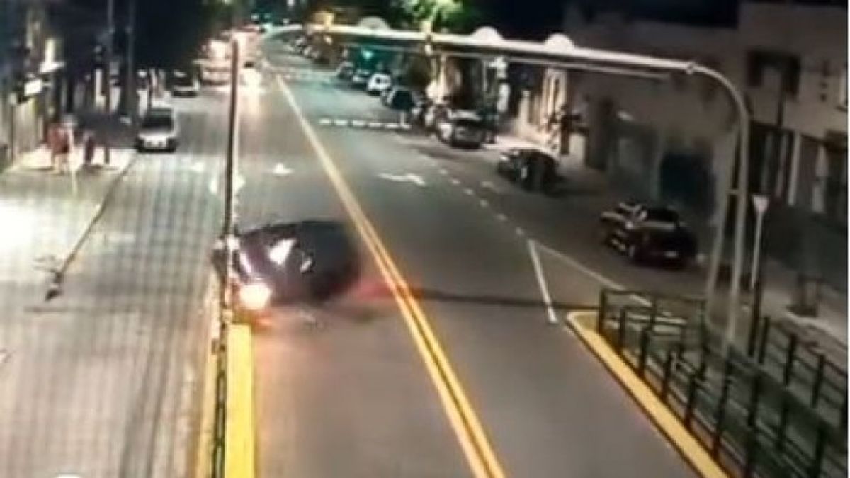 Impactante video: un hombre manejaba alcoholizado y chocó contra un túnel Impactante video: un hombre manejaba alcoholizado y chocó contra un túnel