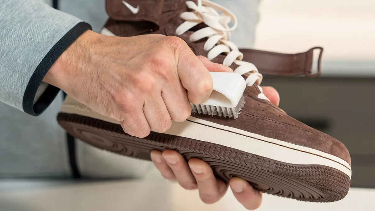 Cómo limpiar las zapatillas de gamuza