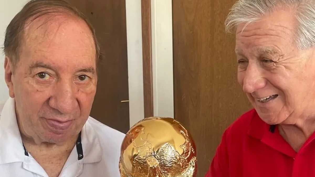 La emotiva foto de Carlos Bilardo y Pachamé con la Copa del Mundo