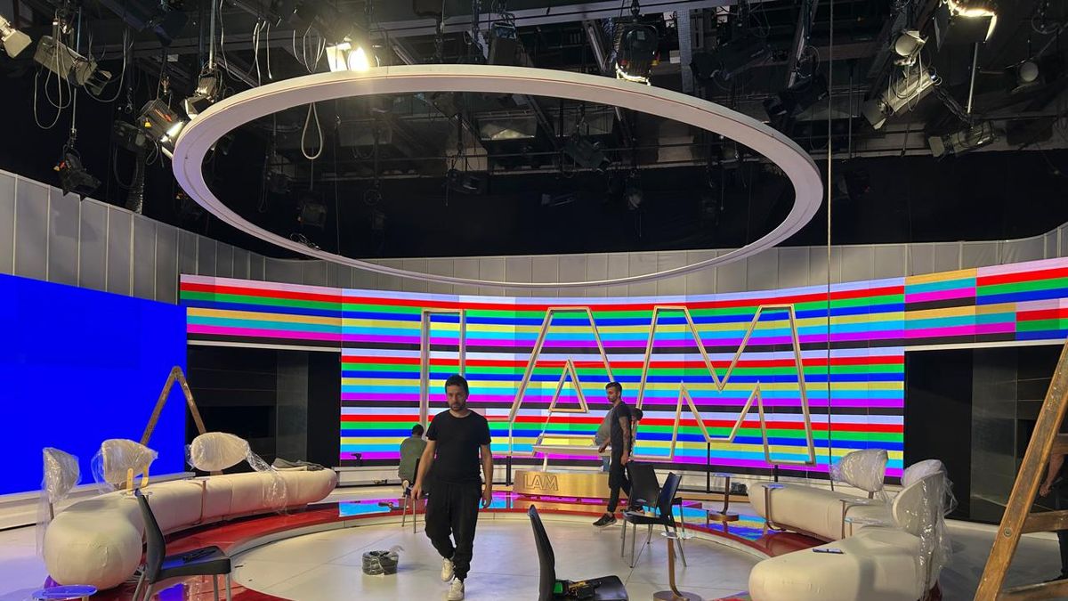 Ángel de Brito estrenó la nueva escenografía de LAM en América TV: las ...