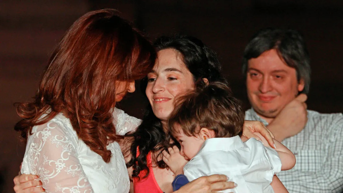 Los nietos de Cristina Kirchner: Néstor Iván y Emilia la acompañaron en el escenario