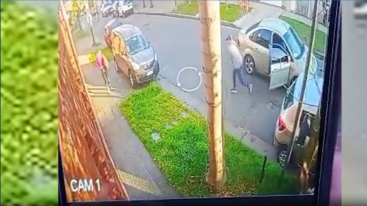 Video: salió a la calle con 10 mil dólares en su mochila y terminó baleada