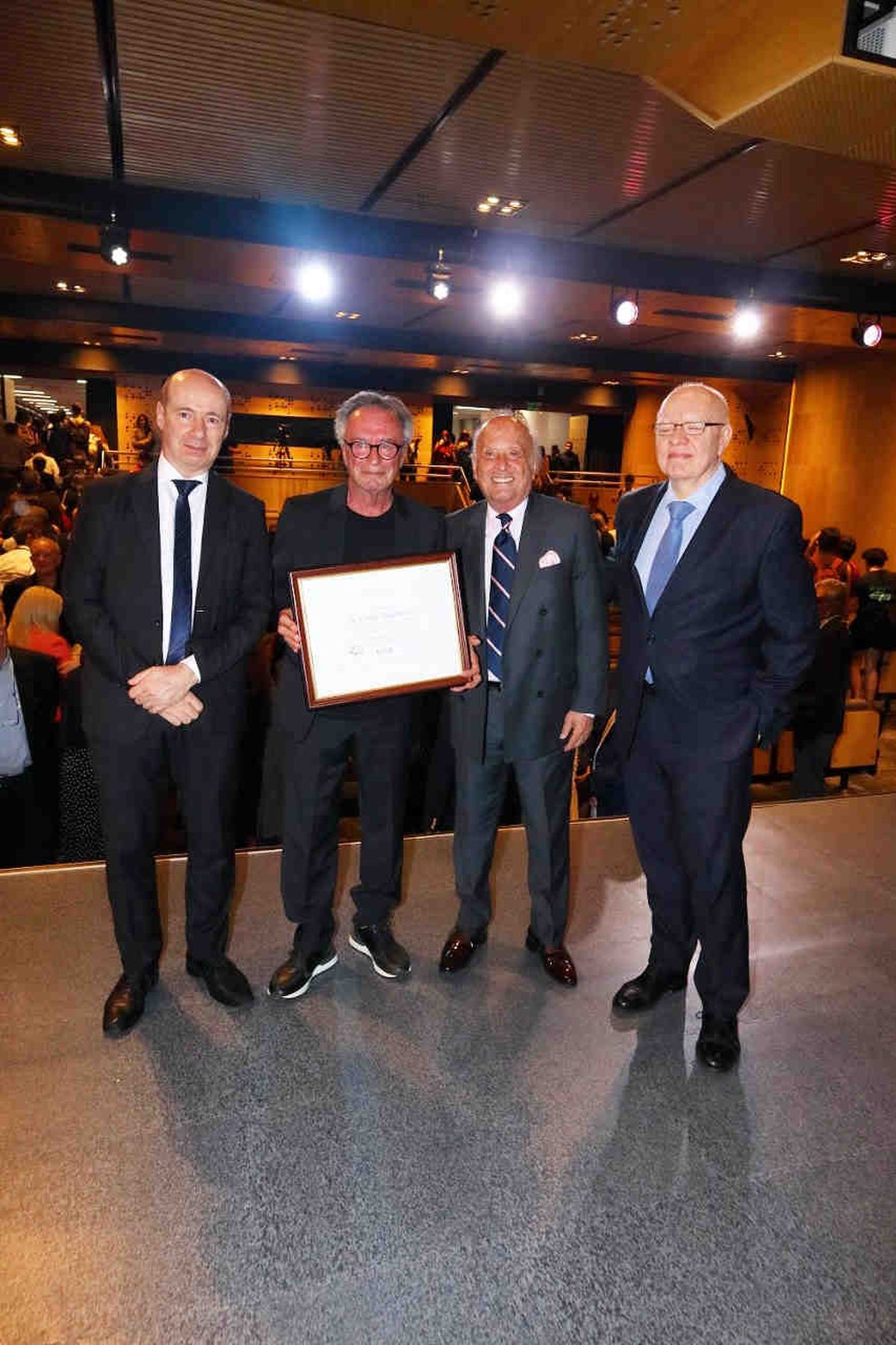 Oscar Martínez y un emotivo reconocimiento a su carrera artística