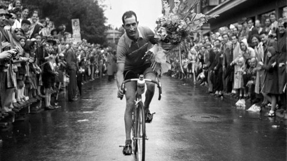 La historia de Gino Bartali: el campeón de ciclismo que salvó del nazismo a más de 800 judíos