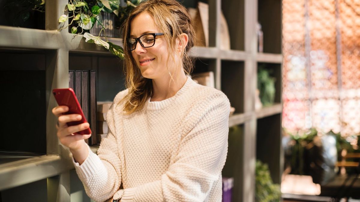 Cómo leer mensajes en WhatsApp sin activar las dos tildes azules con ...