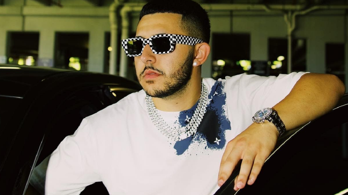 El cantante urbano, Baby Brandon Arias, comparte cómo crea sus canciones y cómo se prepara para ...