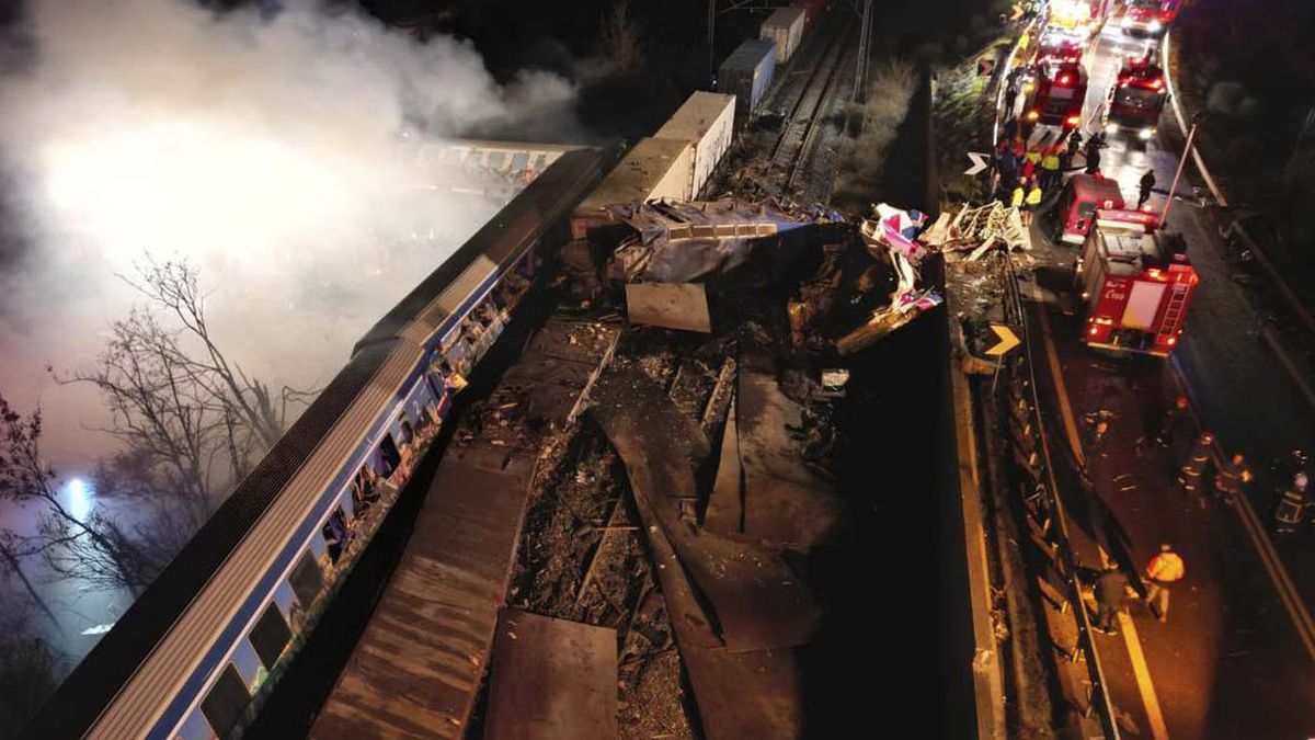 Video | Trágico choque de trenes en Grecia: al menos 36 muertos y 85 heridos