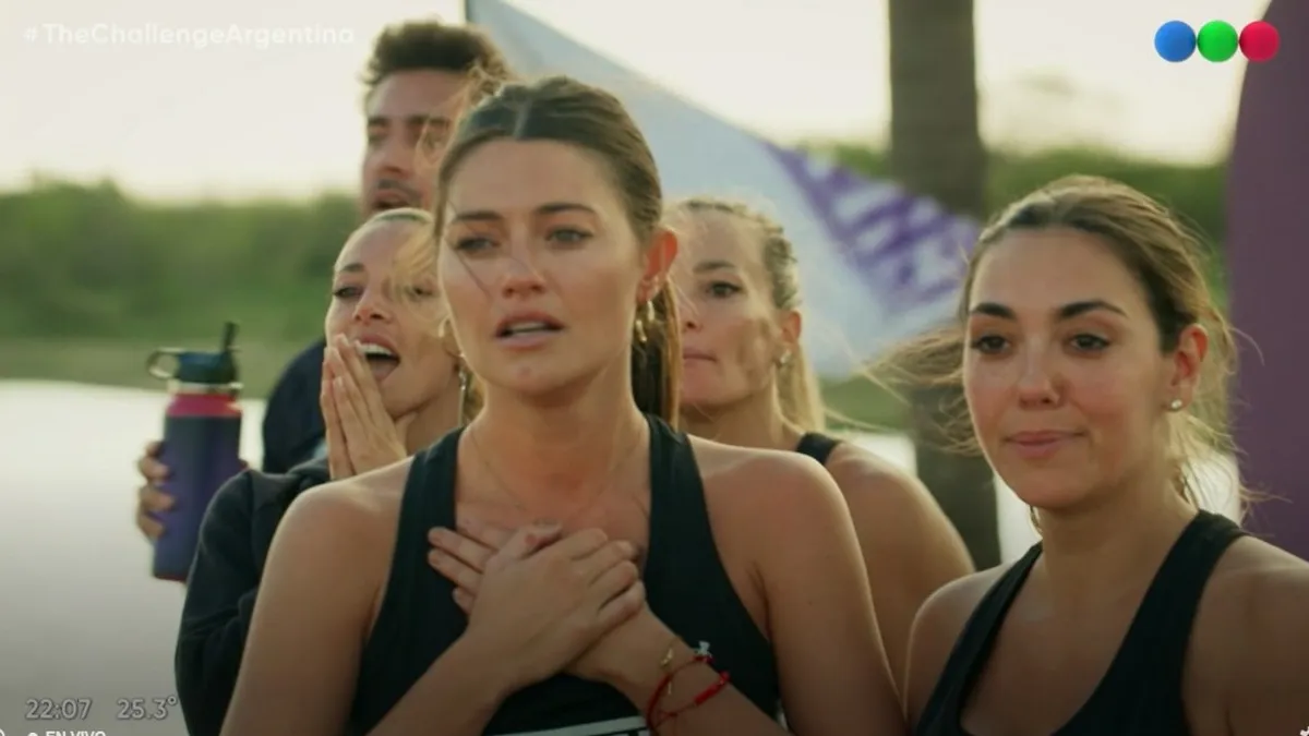 El beso que le robó Claudia Albertario a Oky Appo en The Challenge ...