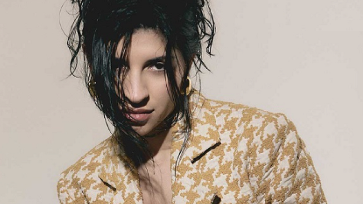 Batiendo récord con su nuevo álbum, Cazzu deslumbra al mundo