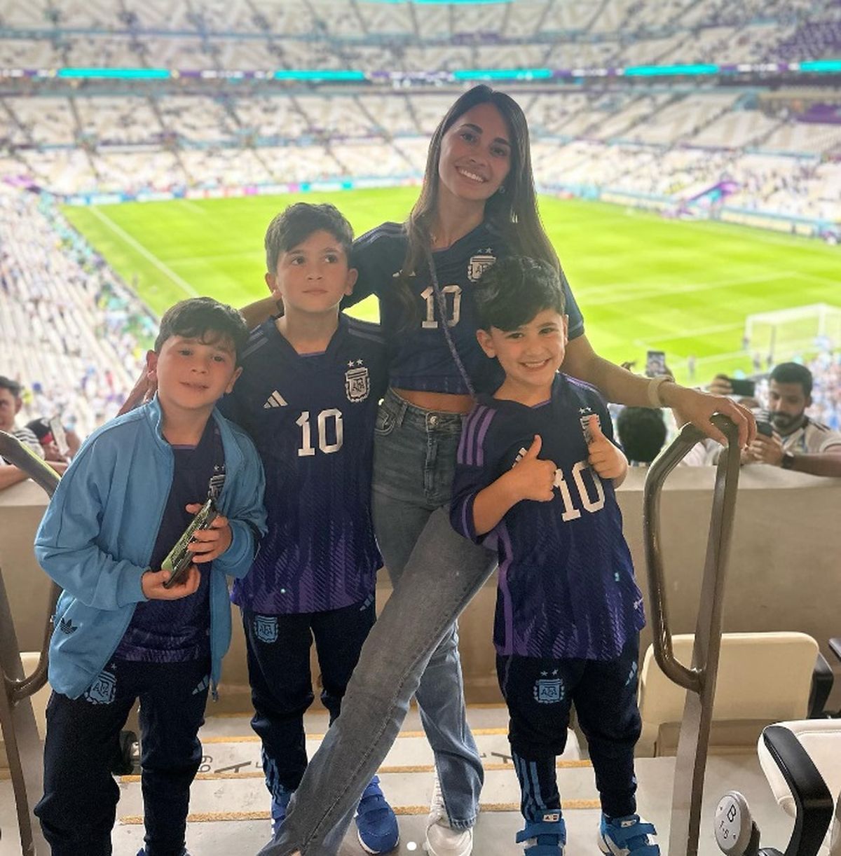 La foto de Antonela Roccuzzo y Messi para celebrar la victoria de ...