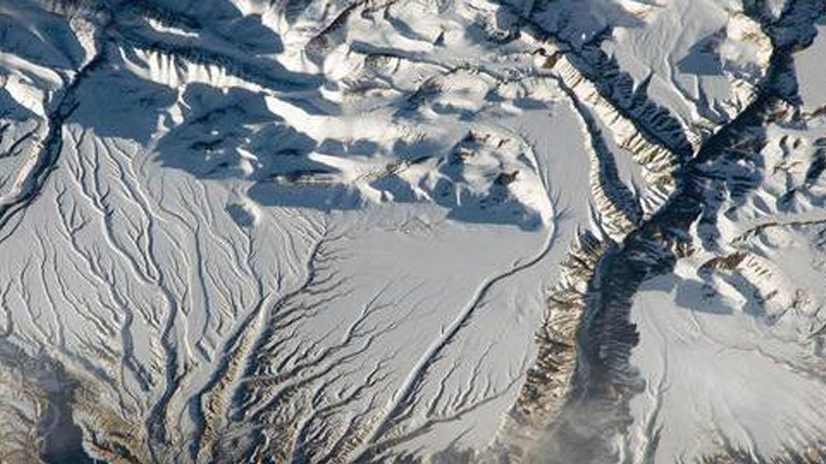 ¿La Tierra podría fracturarse en dos?: estudian el choque de placas ...