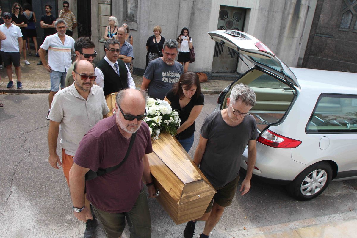 Las fotos del último adiós a María Onetto: el dolor de sus familiares y ...