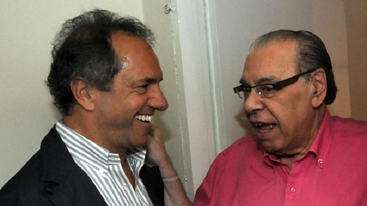 Daniel Scioli con artistas de la cartelera de Mar del Plata